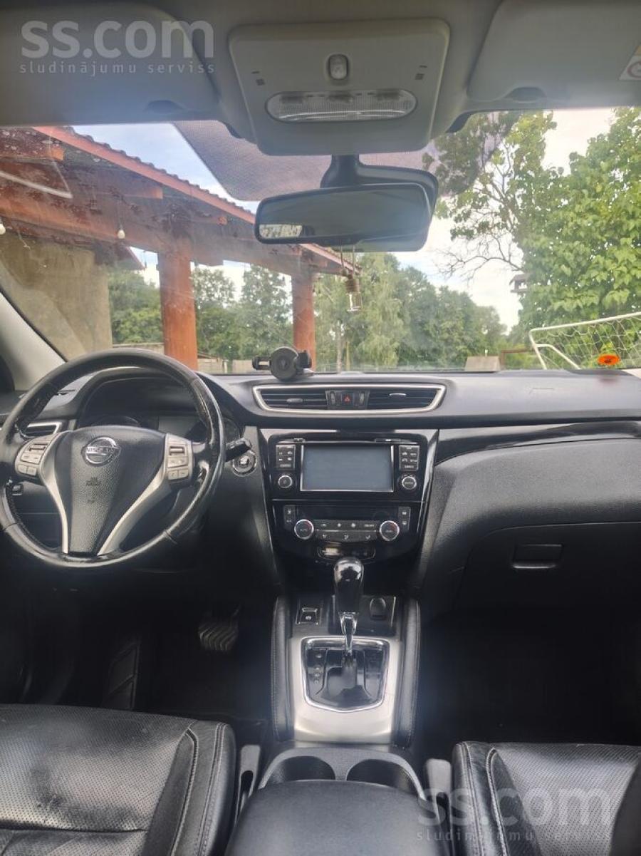 Black Nissan Qashqai 2014 in Jekabpils, with an engine capacity of 1.60 L and mileage of 314 thousand km for 7000 €, photo 9 on AUTOMOTO.COM.LV