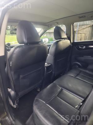 Black Nissan Qashqai 2014 in Jekabpils, with an engine capacity of 1.60 L and mileage of 314 thousand km for 5500 €, photo 7 on AUTOMOTO.COM.LV