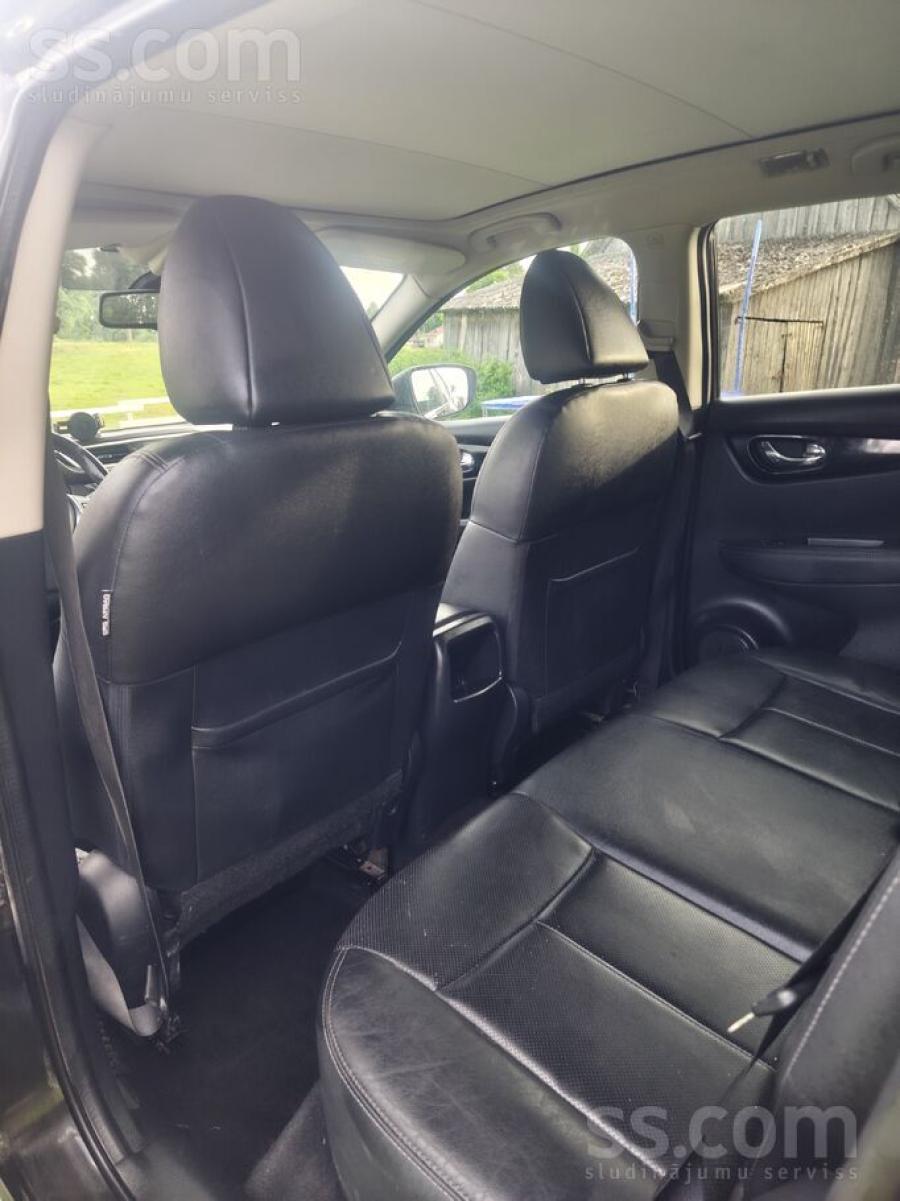 Black Nissan Qashqai 2014 in Jekabpils, with an engine capacity of 1.60 L and mileage of 314 thousand km for 5500 €, photo 7 on AUTOMOTO.COM.LV