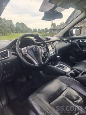 Black Nissan Qashqai 2014 in Jekabpils, with an engine capacity of 1.60 L and mileage of 314 thousand km for 5500 €, photo 8 on AUTOMOTO.COM.LV