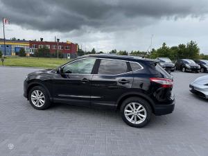 Black Nissan Qashqai 2014 in Telschi, with an engine capacity of 1.20 L and mileage of 242 thousand km for 7499 €, photo 5 on AUTOMOTO.COM.LV