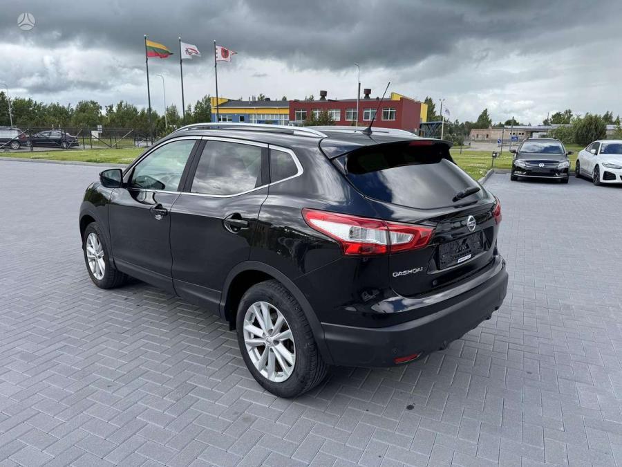 Black Nissan Qashqai 2014 in Telschi, with an engine capacity of 1.20 L and mileage of 242 thousand km for 7499 €, photo 6 on AUTOMOTO.COM.LV