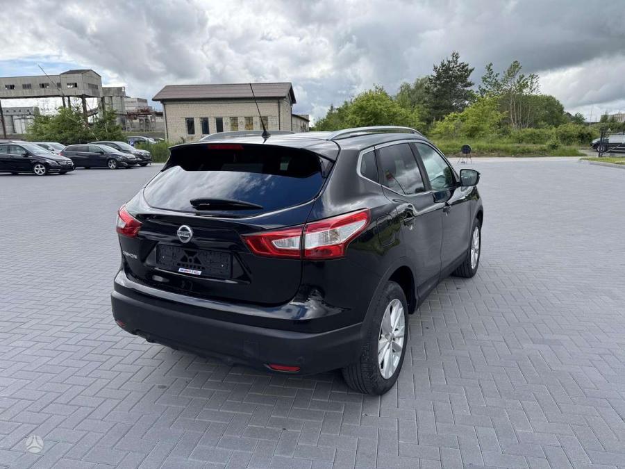 Black Nissan Qashqai 2014 in Telschi, with an engine capacity of 1.20 L and mileage of 242 thousand km for 7499 €, photo 8 on AUTOMOTO.COM.LV