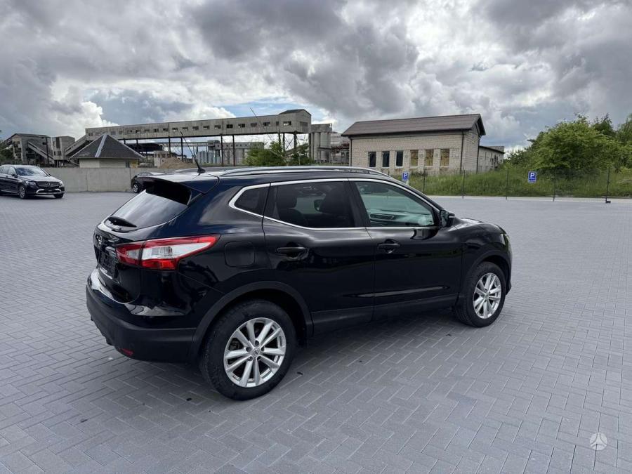 Black Nissan Qashqai 2014 in Telschi, with an engine capacity of 1.20 L and mileage of 242 thousand km for 7499 €, photo 9 on AUTOMOTO.COM.LV