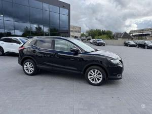 Black Nissan Qashqai 2014 in Telschi, with an engine capacity of 1.20 L and mileage of 242 thousand km for 7499 €, photo 10 on AUTOMOTO.COM.LV