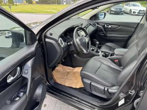 Black Nissan Qashqai 2014 in Telschi, with an engine capacity of 1.20 L and mileage of 242 thousand km for 7499 €, photo 18 on AUTOMOTO.COM.LV