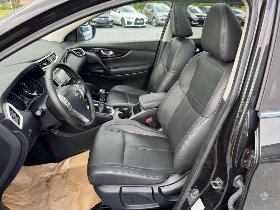 Black Nissan Qashqai 2014 in Telschi, with an engine capacity of 1.20 L and mileage of 242 thousand km for 7499 €, photo 19 on AUTOMOTO.COM.LV