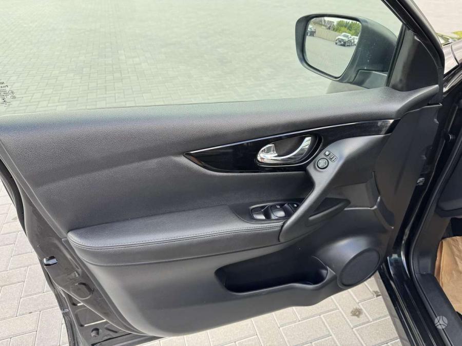 Black Nissan Qashqai 2014 in Telschi, with an engine capacity of 1.20 L and mileage of 242 thousand km for 7499 €, photo 21 on AUTOMOTO.COM.LV