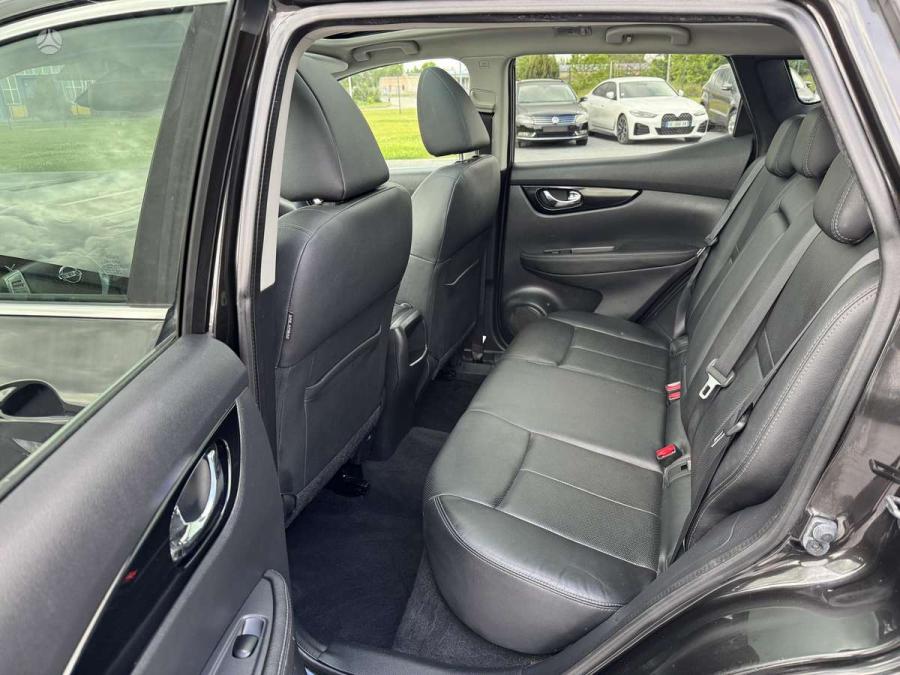 Black Nissan Qashqai 2014 in Telschi, with an engine capacity of 1.20 L and mileage of 242 thousand km for 7499 €, photo 22 on AUTOMOTO.COM.LV