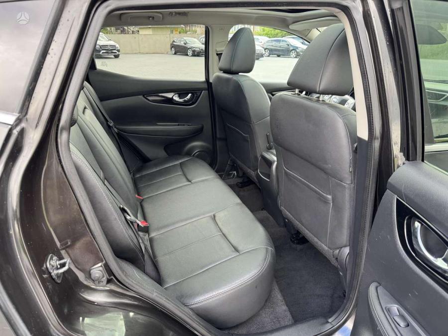 Black Nissan Qashqai 2014 in Telschi, with an engine capacity of 1.20 L and mileage of 242 thousand km for 7499 €, photo 24 on AUTOMOTO.COM.LV
