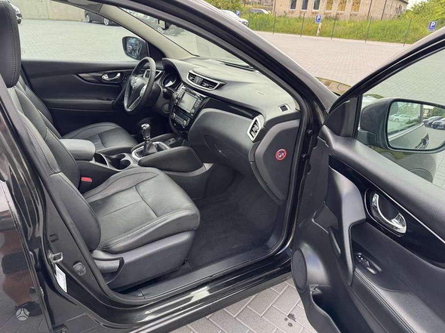Black Nissan Qashqai 2014 in Telschi, with an engine capacity of 1.20 L and mileage of 242 thousand km for 7499 €, photo 25 on AUTOMOTO.COM.LV