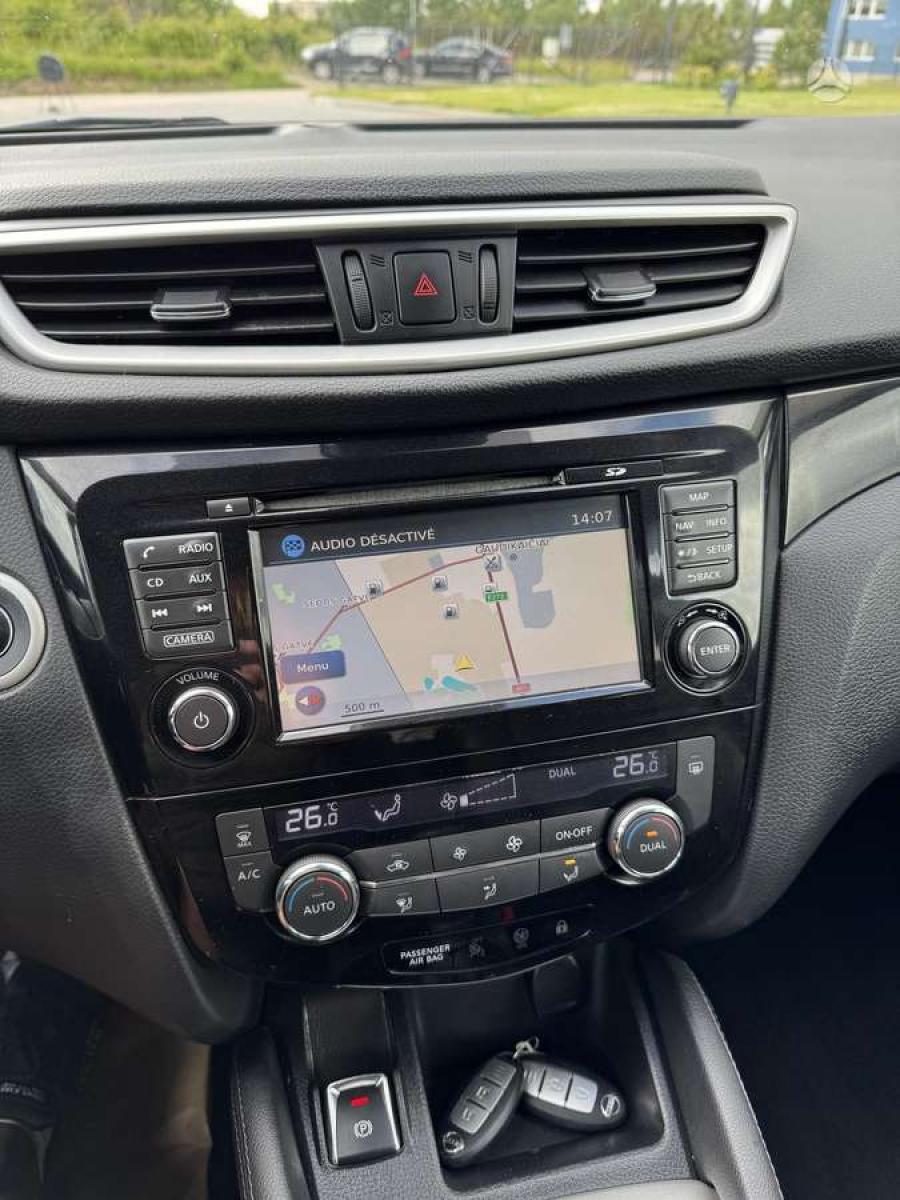 Black Nissan Qashqai 2014 in Telschi, with an engine capacity of 1.20 L and mileage of 242 thousand km for 7499 €, photo 30 on AUTOMOTO.COM.LV