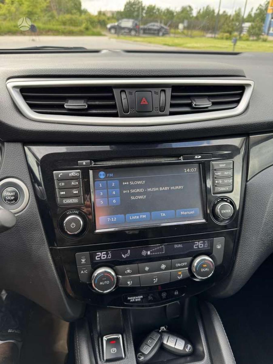 Black Nissan Qashqai 2014 in Telschi, with an engine capacity of 1.20 L and mileage of 242 thousand km for 7499 €, photo 33 on AUTOMOTO.COM.LV