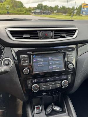 Black Nissan Qashqai 2014 in Telschi, with an engine capacity of 1.20 L and mileage of 242 thousand km for 7499 €, photo 35 on AUTOMOTO.COM.LV