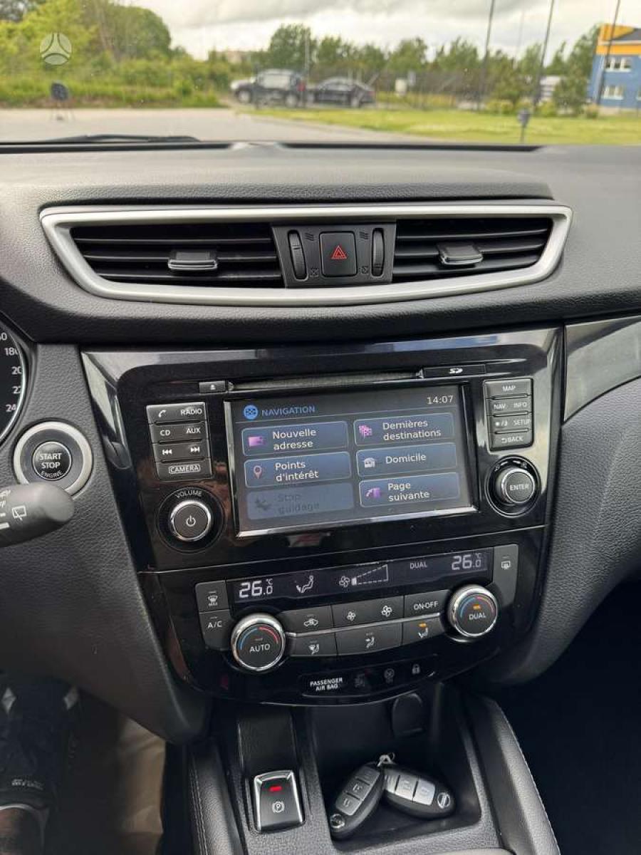 Black Nissan Qashqai 2014 in Telschi, with an engine capacity of 1.20 L and mileage of 242 thousand km for 7499 €, photo 35 on AUTOMOTO.COM.LV