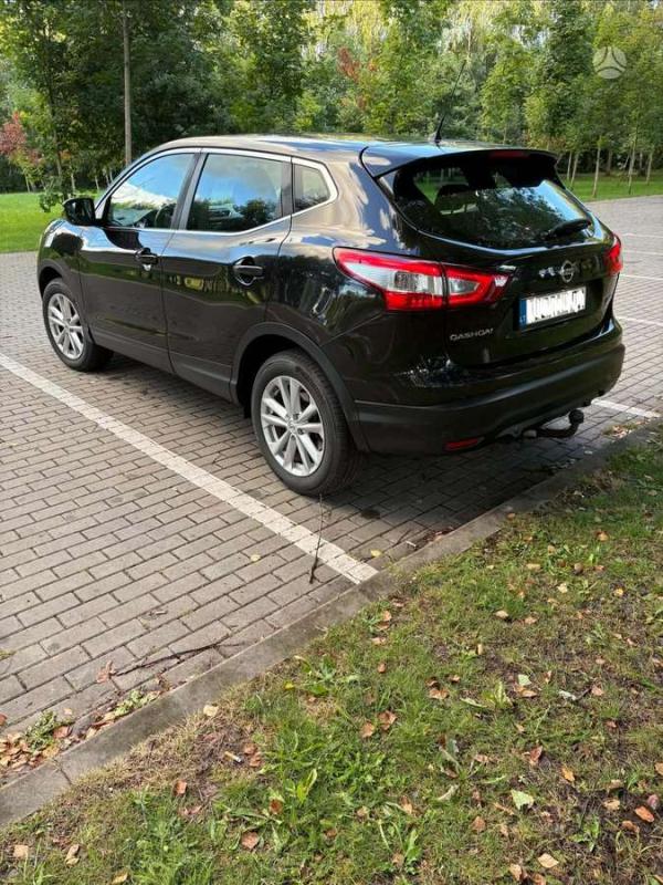 Black Nissan Qashqai 2014 in Panevezys, with an engine capacity of 1.46 L and mileage of 198 thousand km for 6600 €, photo 1 on AUTOMOTO.COM.LV