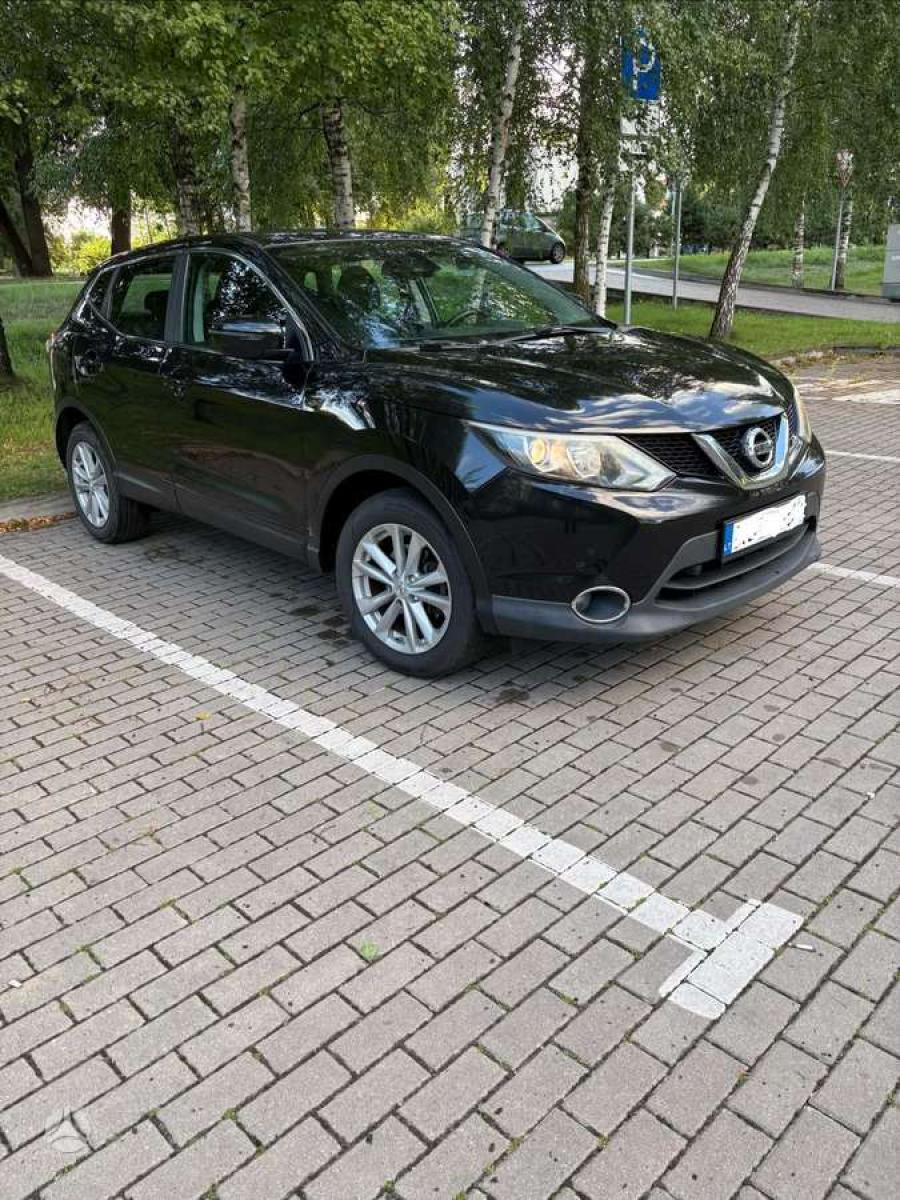 Black Nissan Qashqai 2014 in Panevezys, with an engine capacity of 1.46 L and mileage of 198 thousand km for 6600 €, photo 4 on AUTOMOTO.COM.LV