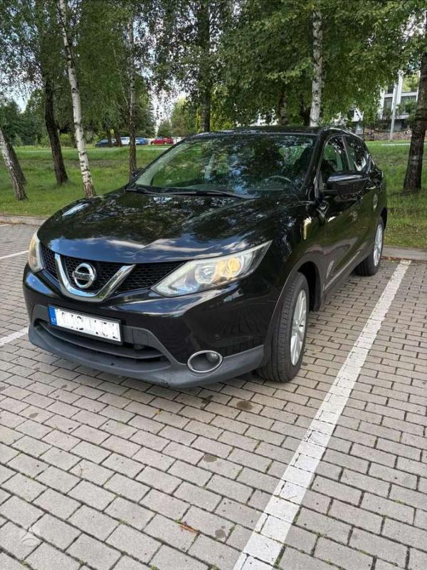 Black Nissan Qashqai 2014 in Panevezys, with an engine capacity of 1.46 L and mileage of 198 thousand km for 6600 €, photo 4 on AUTOMOTO.COM.LV