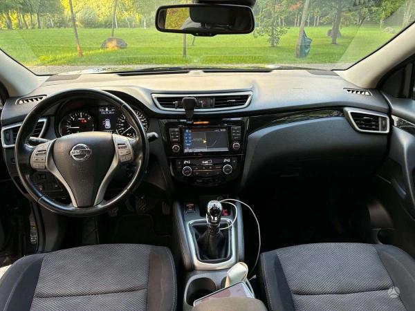 Black Nissan Qashqai 2014 in Panevezys, with an engine capacity of 1.46 L and mileage of 198 thousand km for 6600 €, photo 5 on AUTOMOTO.COM.LV