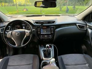 Black Nissan Qashqai 2014 in Panevezys, with an engine capacity of 1.46 L and mileage of 198 thousand km for 6600 €, photo 6 on AUTOMOTO.COM.LV
