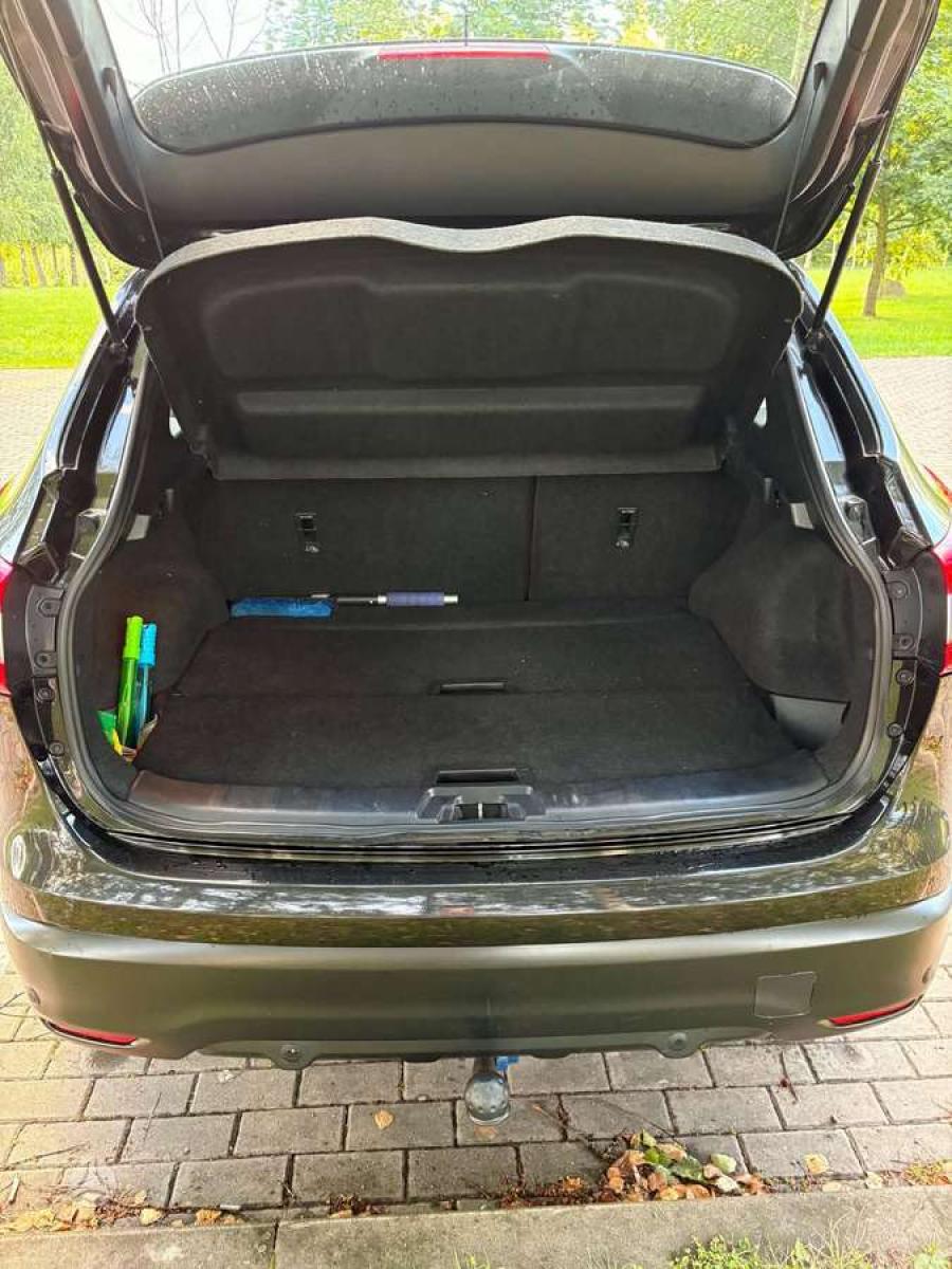 Black Nissan Qashqai 2014 in Panevezys, with an engine capacity of 1.46 L and mileage of 198 thousand km for 6600 €, photo 7 on AUTOMOTO.COM.LV