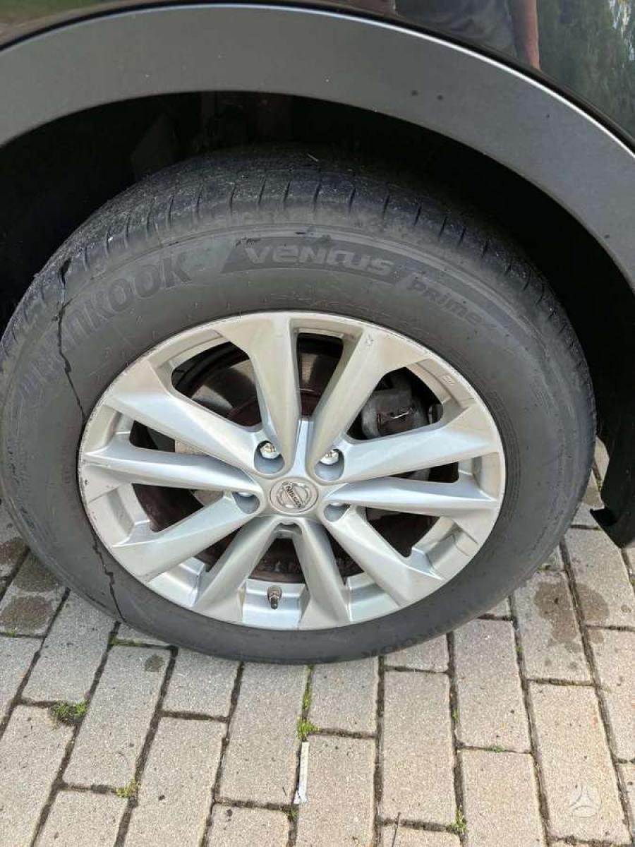 Black Nissan Qashqai 2014 in Panevezys, with an engine capacity of 1.46 L and mileage of 198 thousand km for 6600 €, photo 9 on AUTOMOTO.COM.LV
