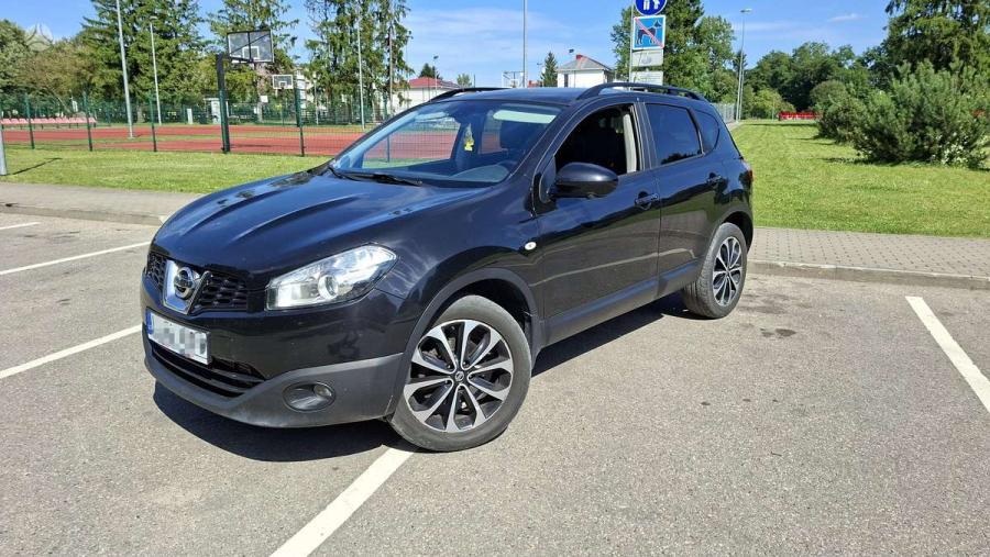 Black Nissan Qashqai 2014 in Salcininkai, with an engine capacity of 1.60 L and mileage of 231 thousand km for 5500 €, photo 1 on AUTOMOTO.COM.LV