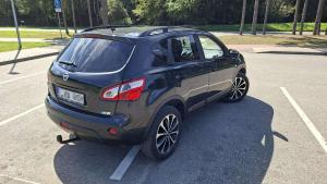 Black Nissan Qashqai 2014 in Salcininkai, with an engine capacity of 1.60 L and mileage of 231 thousand km for 5500 €, photo 4 on AUTOMOTO.COM.LV