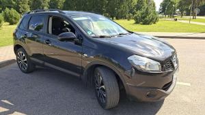 Black Nissan Qashqai 2014 in Salcininkai, with an engine capacity of 1.60 L and mileage of 231 thousand km for 5500 €, photo 5 on AUTOMOTO.COM.LV