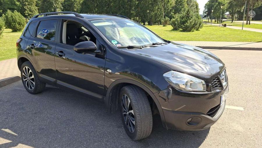 Black Nissan Qashqai 2014 in Salcininkai, with an engine capacity of 1.60 L and mileage of 231 thousand km for 5500 €, photo 5 on AUTOMOTO.COM.LV