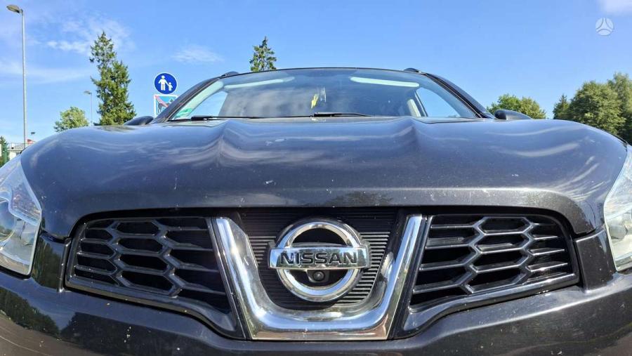 Black Nissan Qashqai 2014 in Salcininkai, with an engine capacity of 1.60 L and mileage of 231 thousand km for 5500 €, photo 6 on AUTOMOTO.COM.LV