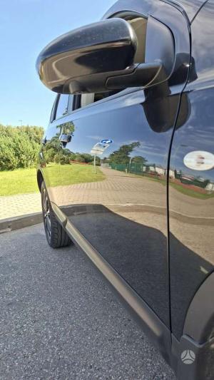 Black Nissan Qashqai 2014 in Salcininkai, with an engine capacity of 1.60 L and mileage of 231 thousand km for 5500 €, photo 7 on AUTOMOTO.COM.LV