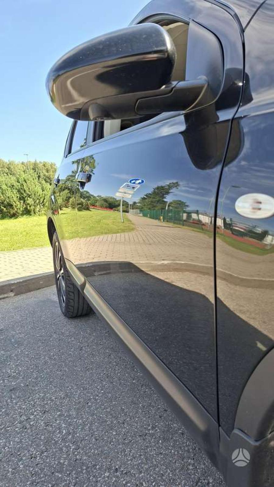 Black Nissan Qashqai 2014 in Salcininkai, with an engine capacity of 1.60 L and mileage of 231 thousand km for 5500 €, photo 7 on AUTOMOTO.COM.LV