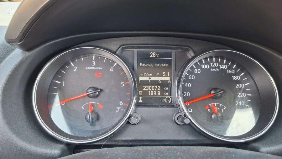 Black Nissan Qashqai 2014 in Salcininkai, with an engine capacity of 1.60 L and mileage of 231 thousand km for 5500 €, photo 11 on AUTOMOTO.COM.LV