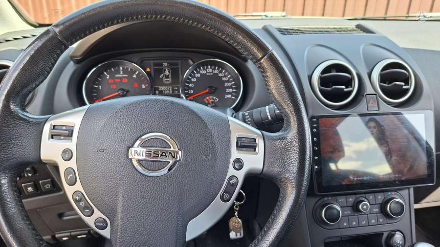 Black Nissan Qashqai 2014 in Salcininkai, with an engine capacity of 1.60 L and mileage of 231 thousand km for 5500 €, photo 14 on AUTOMOTO.COM.LV
