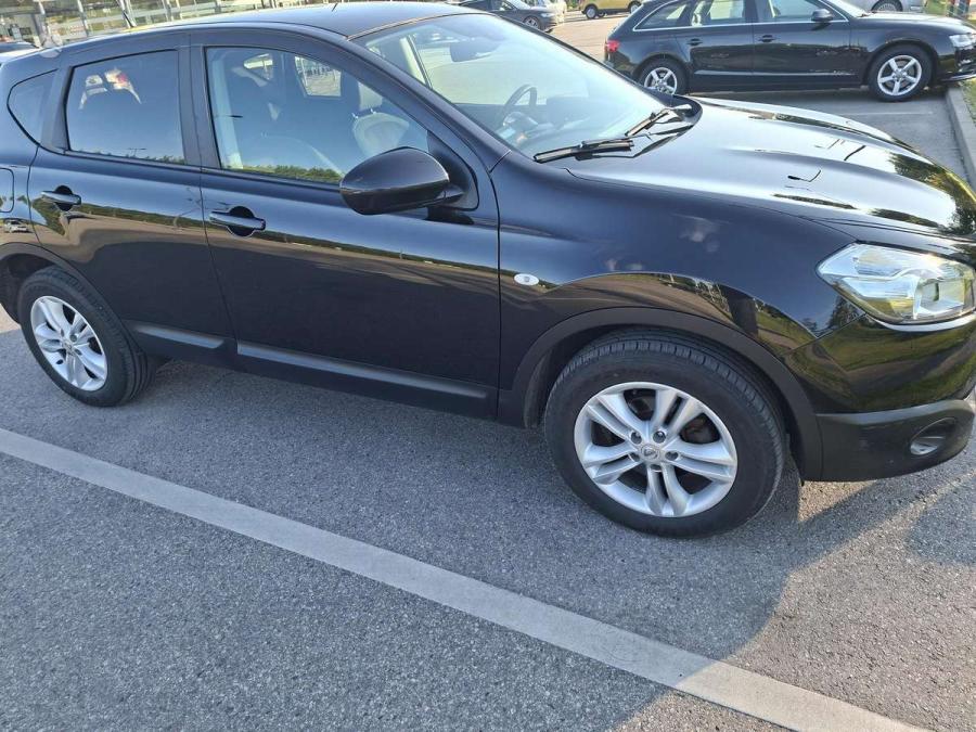 Melns Nissan Qashqai 2014 Utena, ar dzinēja tilpumu 2.00 L un nobraukumu 180 tūkst. km par 7500 €, foto 9 vietnē AUTOMOTO.COM.LV