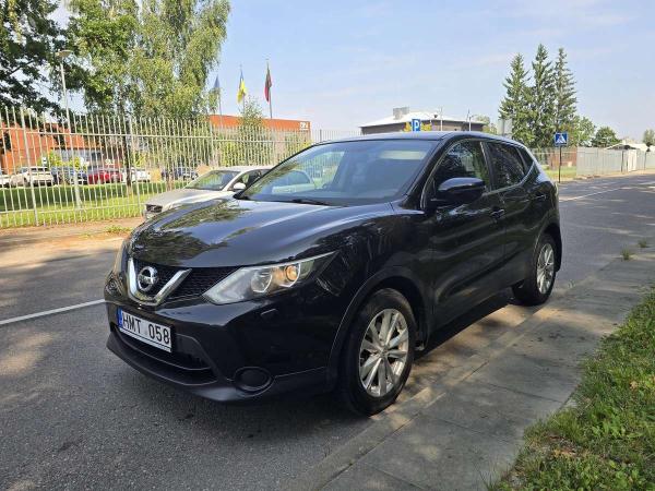 Black Nissan Qashqai 2014 in Vilnius, with an engine capacity of 1.20 L and mileage of 149 thousand km for 8200 €, photo 1 on AUTOMOTO.COM.LV