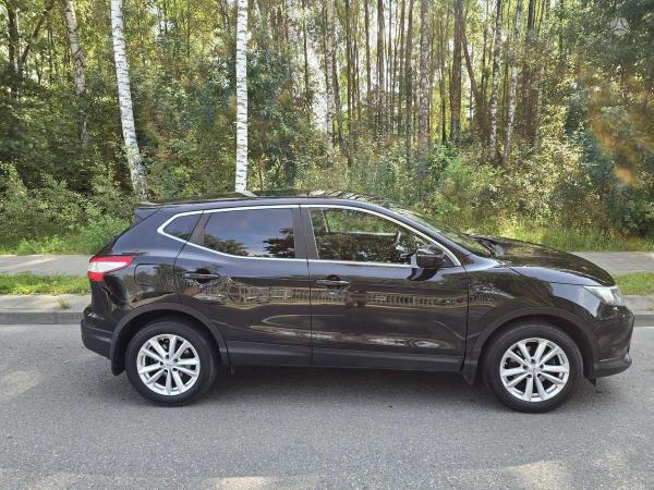 Black Nissan Qashqai 2014 in Vilnius, with an engine capacity of 1.20 L and mileage of 149 thousand km for 8200 €, photo 4 on AUTOMOTO.COM.LV