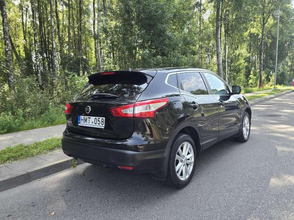 Black Nissan Qashqai 2014 in Vilnius, with an engine capacity of 1.20 L and mileage of 149 thousand km for 8200 €, photo 5 on AUTOMOTO.COM.LV