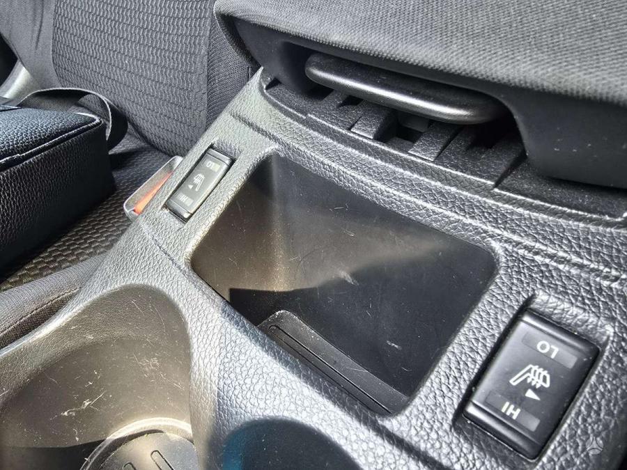 Melns Nissan Qashqai 2014 Viļņa, ar dzinēja tilpumu 1.20 L un nobraukumu 149 tūkst. km par 8200 €, foto 15 vietnē AUTOMOTO.COM.LV
