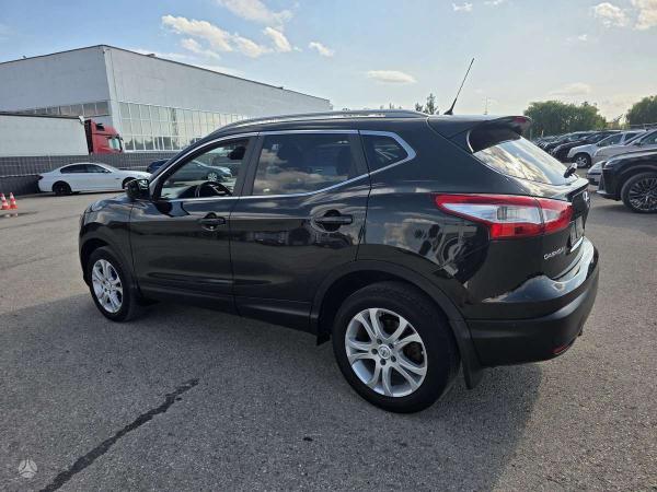 Melns Nissan Qashqai 2014 Marijampole, ar dzinēja tilpumu 1.46 L un nobraukumu 182 tūkst. km par 6700 €, foto 8 vietnē AUTOMOTO.COM.LV