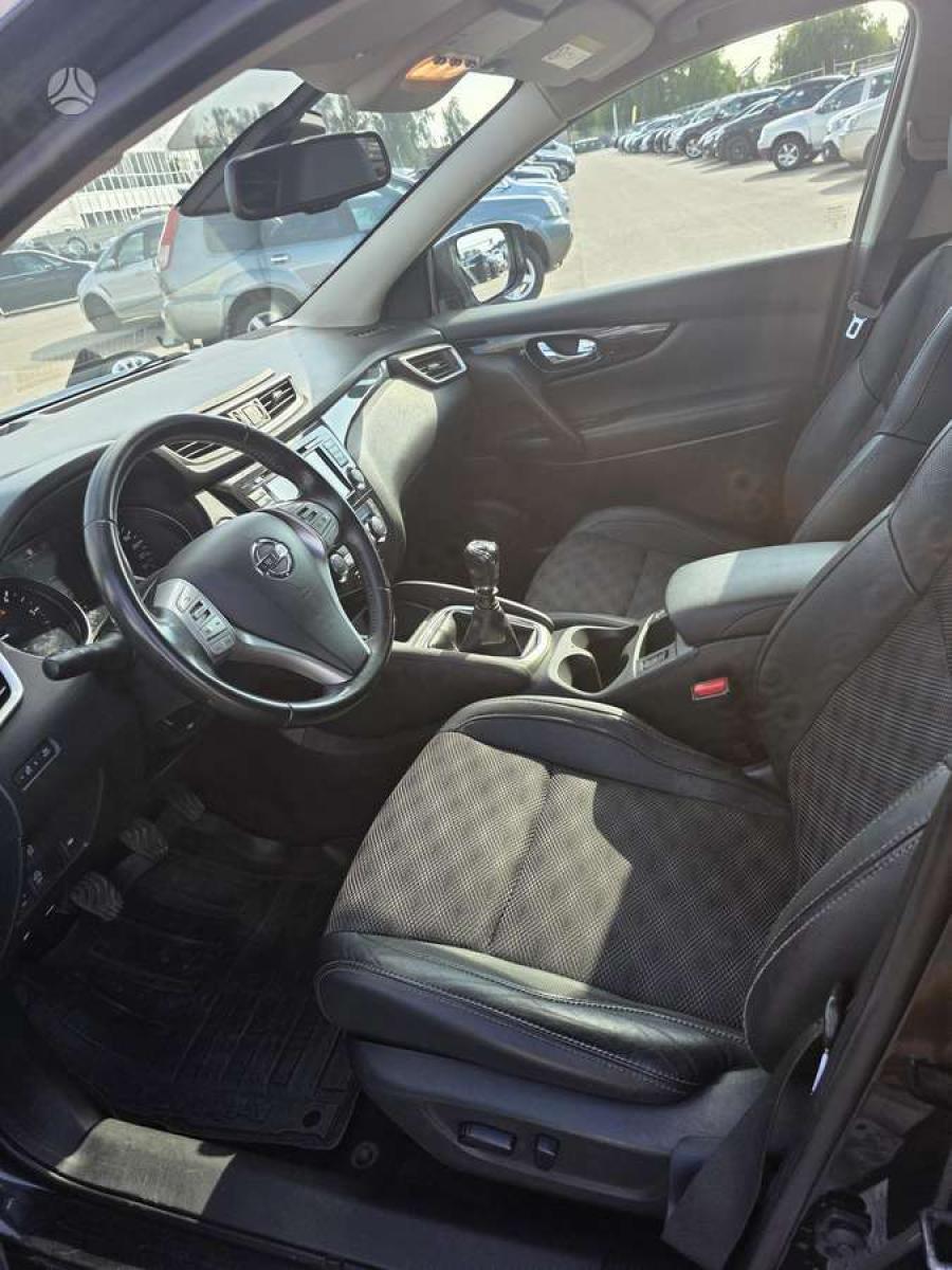 Melns Nissan Qashqai 2014 Marijampole, ar dzinēja tilpumu 1.46 L un nobraukumu 182 tūkst. km par 6700 €, foto 25 vietnē AUTOMOTO.COM.LV