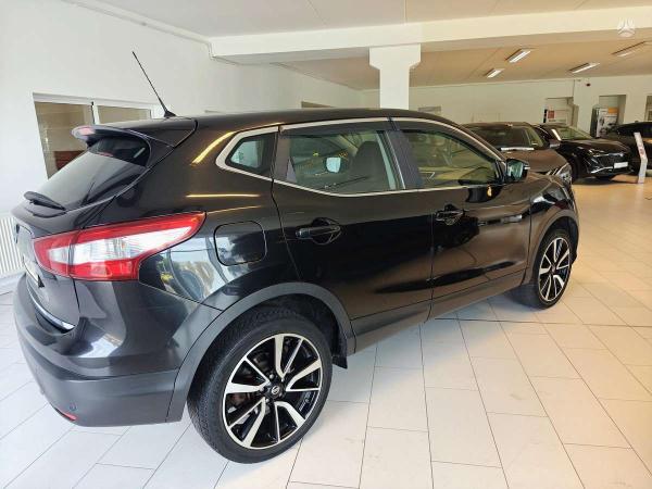 Nissan Qashqai 2014 Šauļi vietnē Melns Nissan Qashqai 2014 Šauļi, ar dzinēja tilpumu 1.20 L un nobraukumu 173 tūkst. km par 7800 €, foto 9 vietnē AUTOMOTO.COM.LV