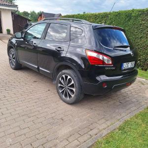 Nissan Qashqai 2014 ViļÅa vietnÄ Melns Nissan Qashqai 2014 ViļÅa, ar dzinÄja tilpumu 1.60 L un nobraukumu 174 tÅ«kst. km par 6200 ā¬, foto 1 vietnÄ AUTOMOTO.COM.LV