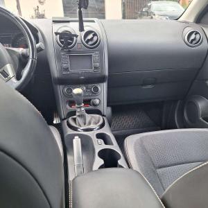 Melns Nissan Qashqai 2014 Viļņa, ar dzinēja tilpumu 1.60 L un nobraukumu 174 tūkst. km par 6200 €, foto 4 vietnē AUTOMOTO.COM.LV