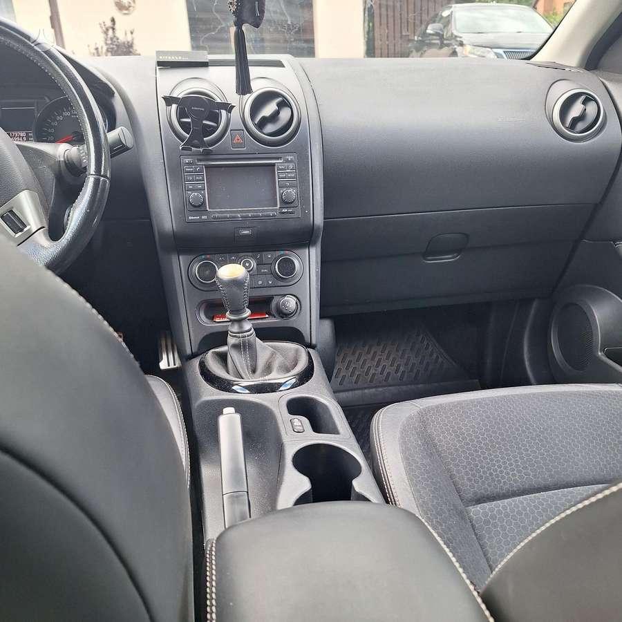 Melns Nissan Qashqai 2014 Viļņa, ar dzinēja tilpumu 1.60 L un nobraukumu 174 tūkst. km par 6200 €, foto 4 vietnē AUTOMOTO.COM.LV