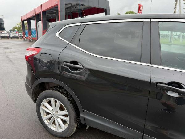Melns Nissan Qashqai 2014 Tauragė, ar dzinēja tilpumu 1.60 L un nobraukumu 236 tūkst. km par 7000 €, foto 8 vietnē AUTOMOTO.COM.LV