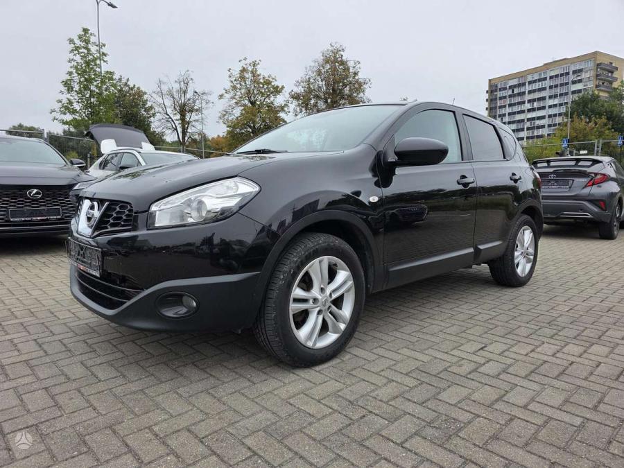 Black Nissan Qashqai 2014 in Vilnius, with an engine capacity of 2.00 L and mileage of 170 thousand km for 7500 €, photo 3 on AUTOMOTO.COM.LV