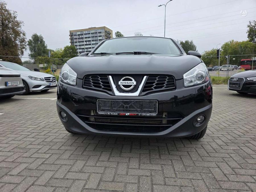 Black Nissan Qashqai 2014 in Vilnius, with an engine capacity of 2.00 L and mileage of 170 thousand km for 7500 €, photo 4 on AUTOMOTO.COM.LV