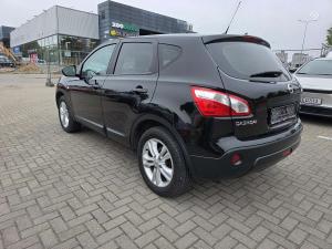Black Nissan Qashqai 2014 in Vilnius, with an engine capacity of 2.00 L and mileage of 170 thousand km for 7500 €, photo 5 on AUTOMOTO.COM.LV